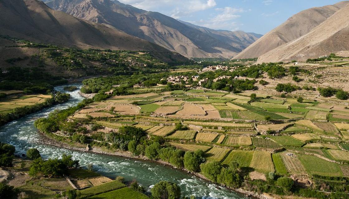 Medieval life as seen through Iranian-language documents (8th to the ...